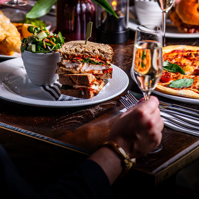 The Cromwell Cottage Country Pub & Restaurant in Northampton ...